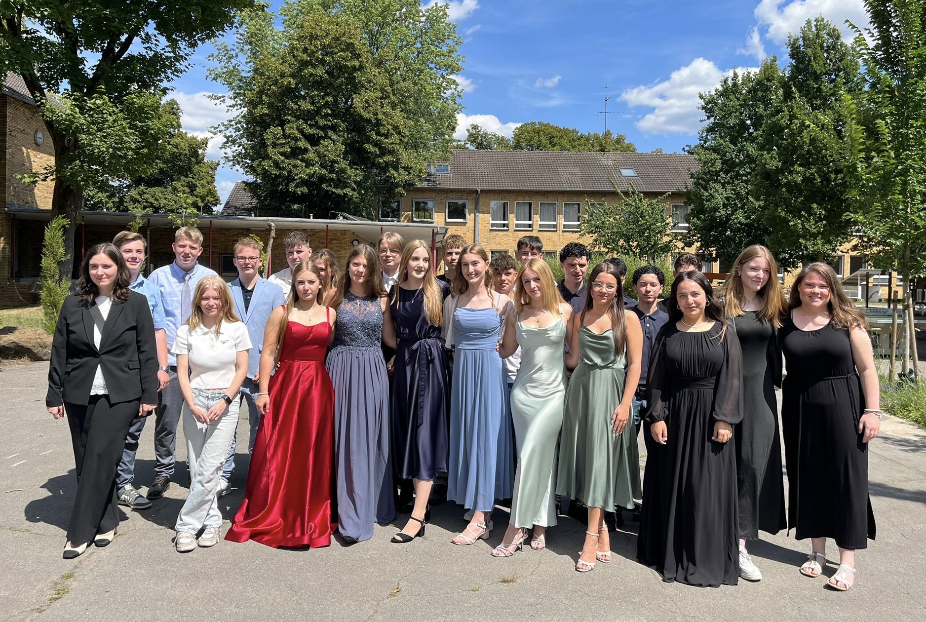 Liebe A 10, wir gratulieren! 🎓 - Montessori Campus Dorsten